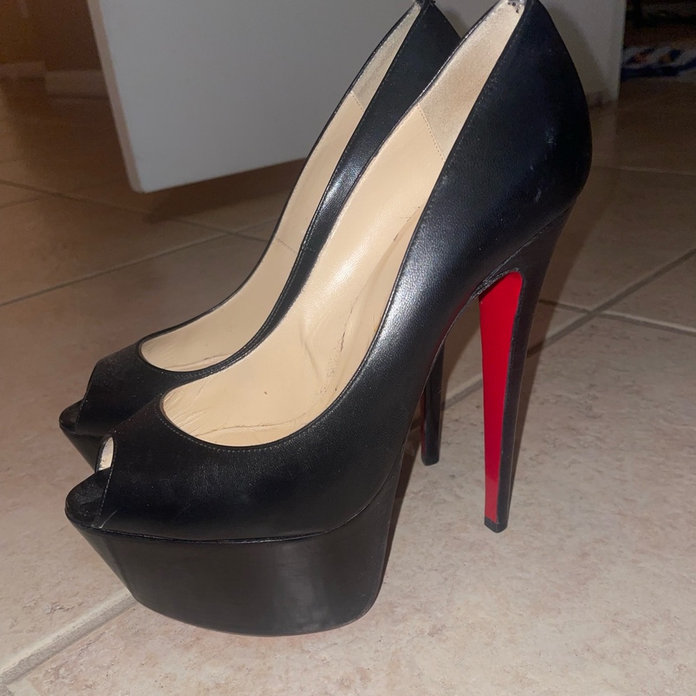 Christian Louboutin Black Lady Peep Pumps - Gem